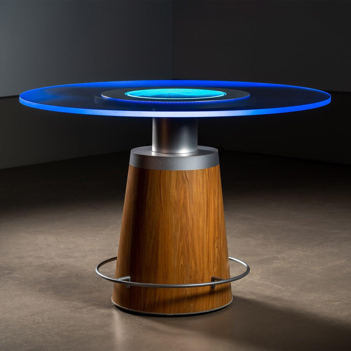 60" Round Table | News Studio Table – TVsetdesigns.com